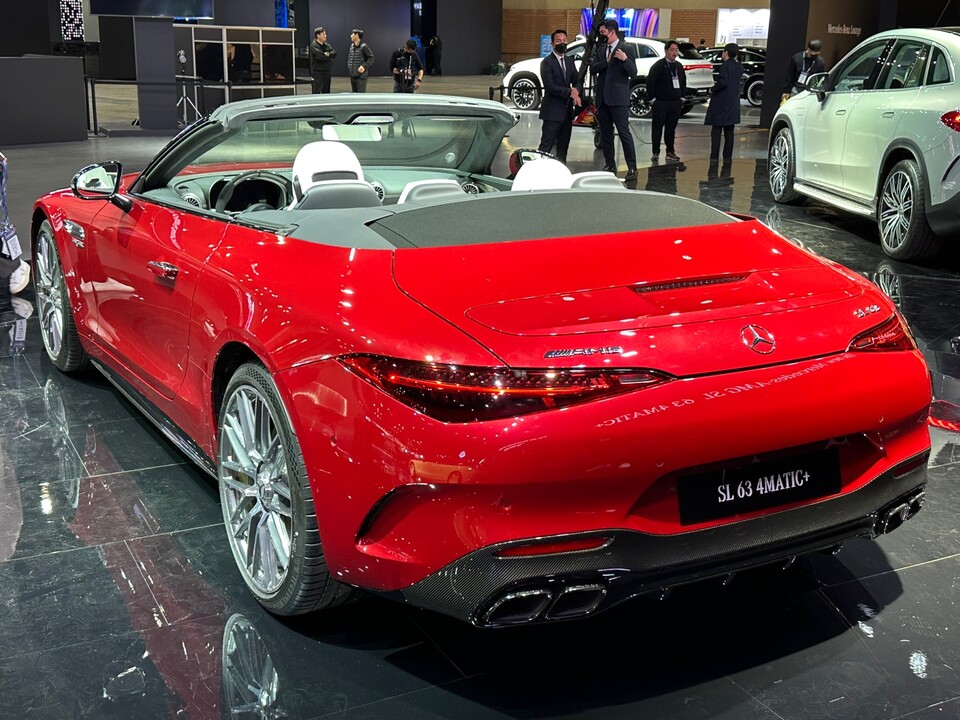 "주지훈도 반했다는 이 차!" 벤츠, 7세대 로드스터 '더 뉴 메르세데스-AMG SL' 실물 모습