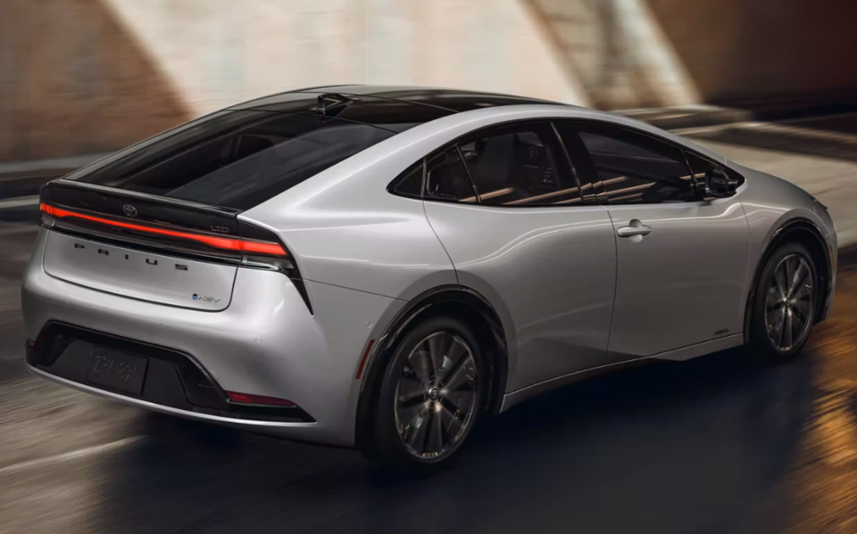 "이 정도면 괜찮은데?" 출시 앞둔 토요타 신형 프리우스, 예상 가격은 얼마?