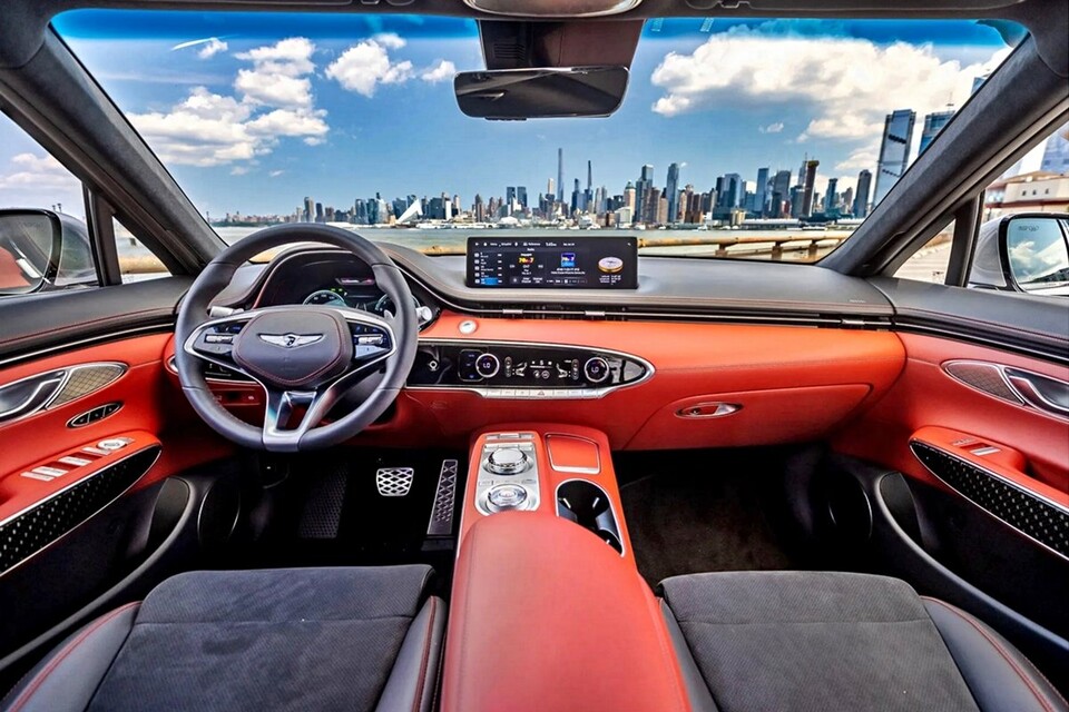 "방향지시등 올라갑니다" 제네시스, 'GV70 페이스리프트' 변화 포인트는?