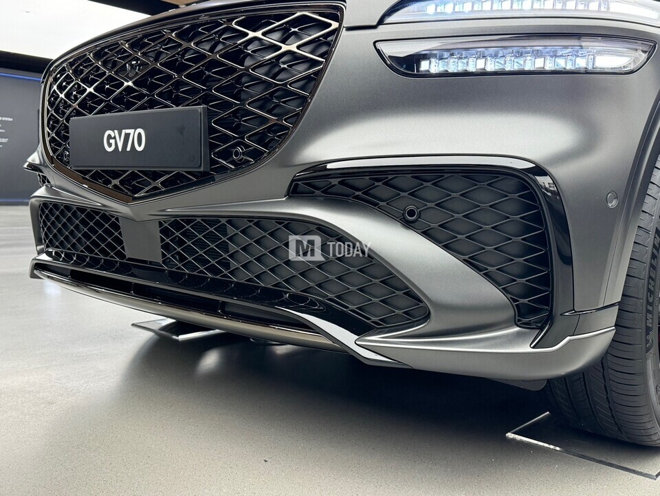 "GLC·X3보다 멋져" 더 완벽한 디자인으로 컴백한 제네시스 'GV70 스포츠 패키지'