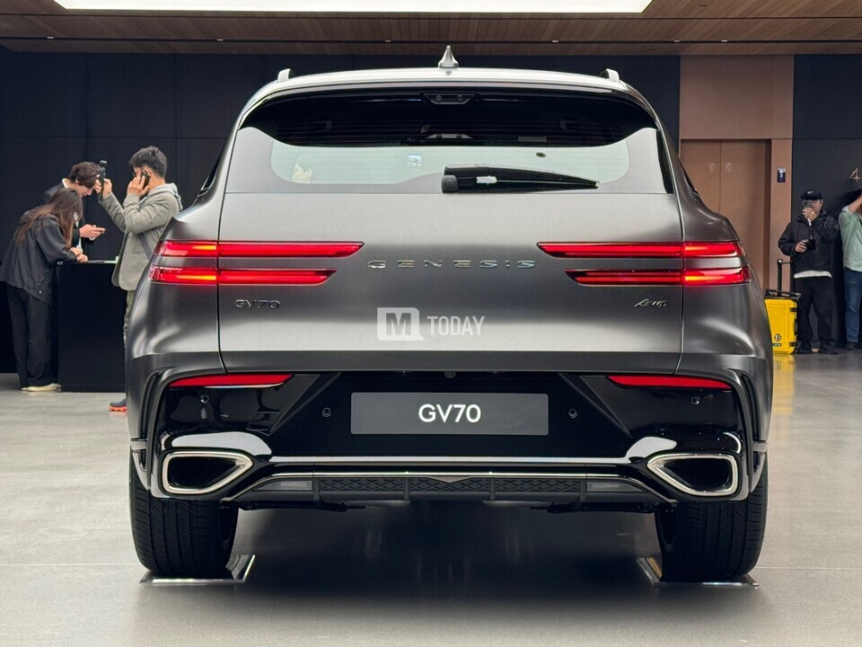 "GLC·X3보다 멋져" 더 완벽한 디자인으로 컴백한 제네시스 'GV70 스포츠 패키지'