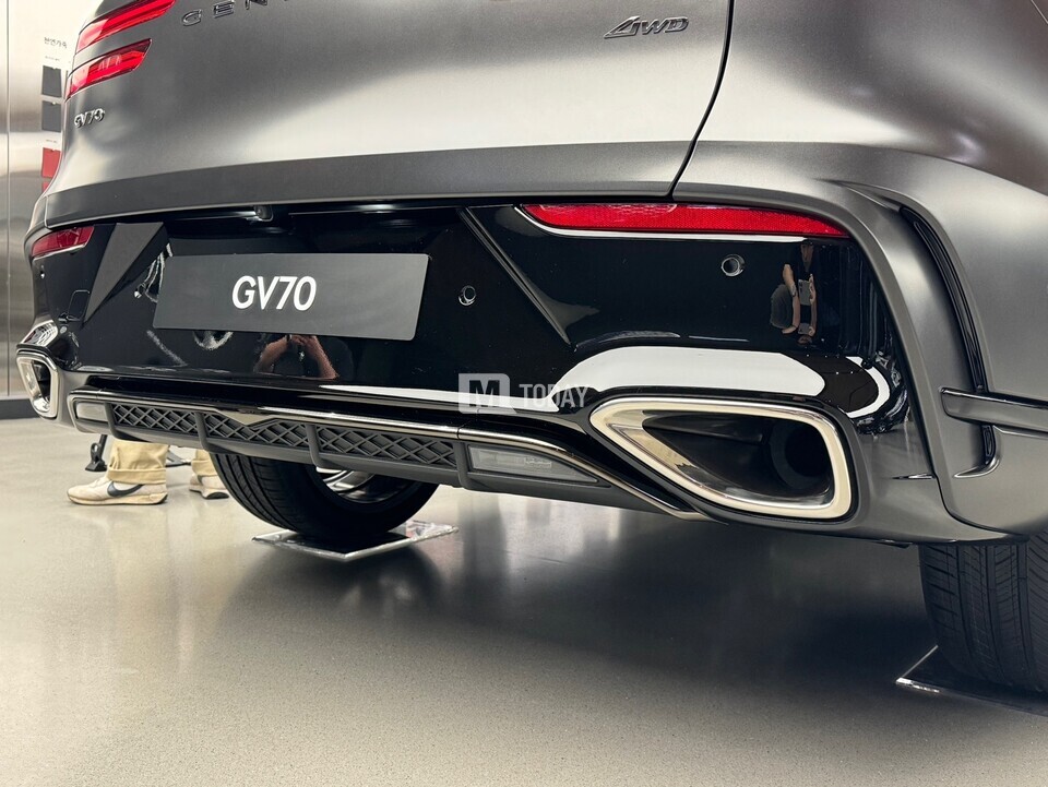 "GLC·X3보다 멋져" 더 완벽한 디자인으로 컴백한 제네시스 'GV70 스포츠 패키지'