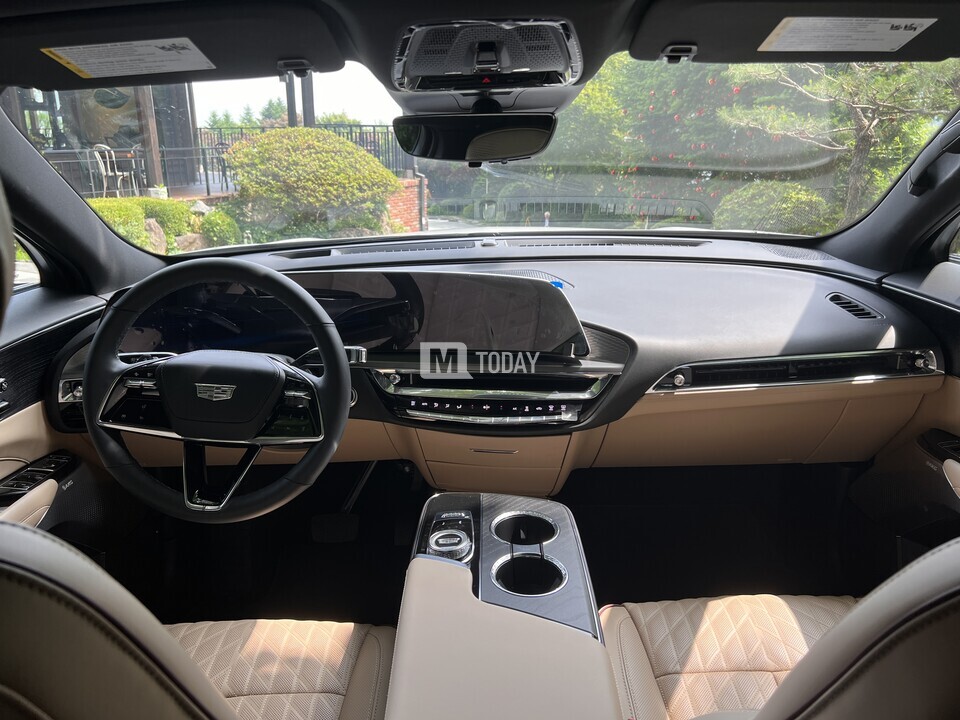 [시승기] "운전하기 편한 스포츠카 느낌" 럭셔리 EV 캐딜락 '리릭' 직접 타보니