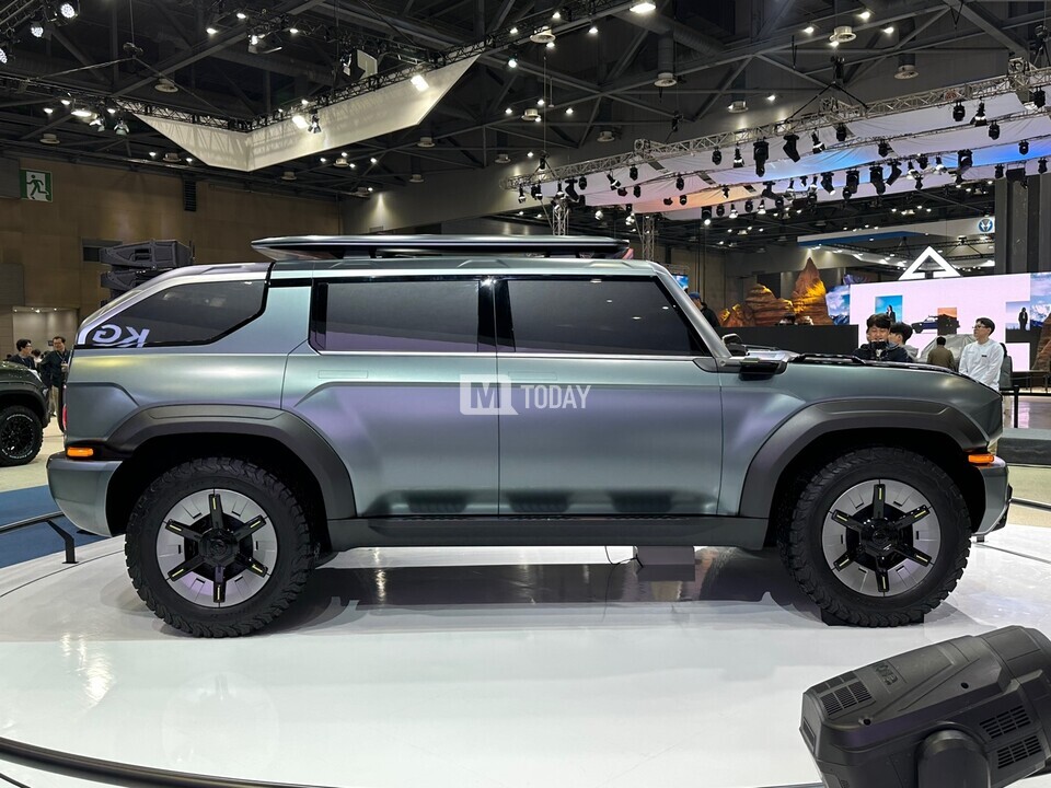 이대로 출시됐으면... 일산에 등장한 KGM 렉스턴 후속 전기차 'F100', 특징 살펴보니