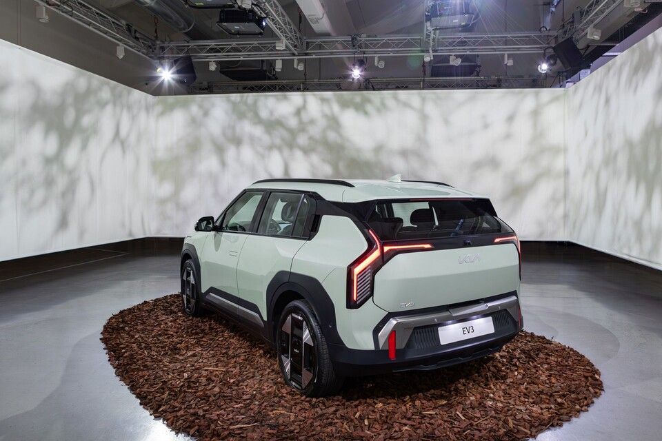 “한 번 충전에 540km 거뜬” 기아, 컴팩트 전기 SUV 'EV3'에 첨단 기술 가득 채웠다