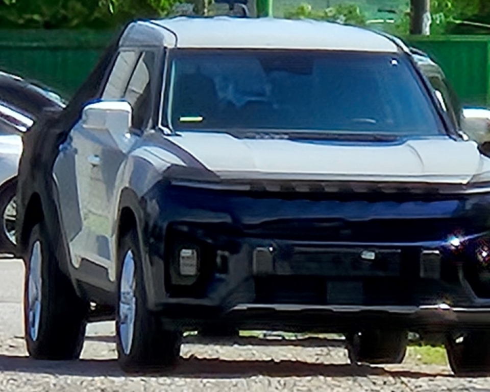 위장막 거의 다 벗었네! KGM, 토레스 픽업트럭 'O100' 곧 출시되나?