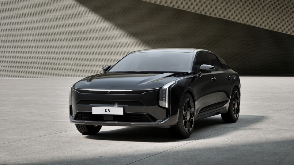 "내가 알던 K8 맞아?" 기아 '더 뉴 K8 시그니처 블랙', 그랜저 블랙 잉크와 비교해 보니