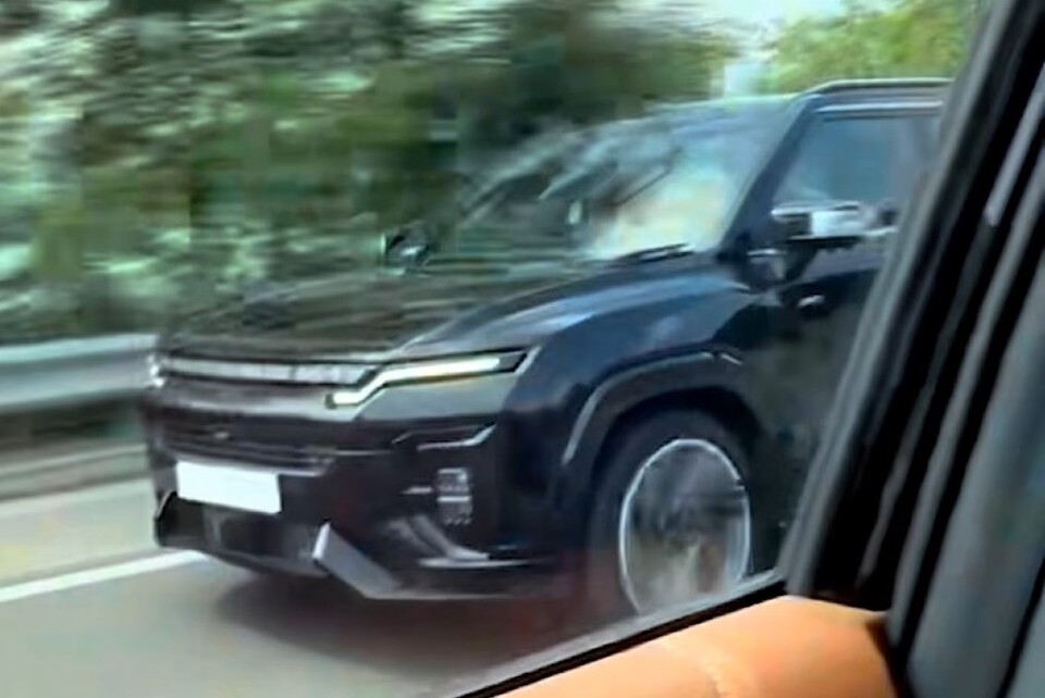 가성비에 디자인까지 눈길 끄네... 또 다시 포착된 KGM 신차 '액티언' 블랙 컬러