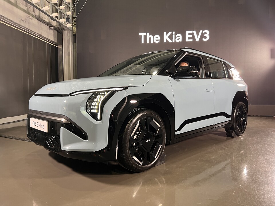 BYD 소형 해치백 '돌핀' 스파이샷 포착...기아 EV3와 맞대결 예고