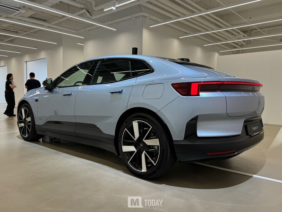 10월 고객 인도 앞둔 쿠페형 전기 SUV '폴스타 4', 주요 특징은 무엇?