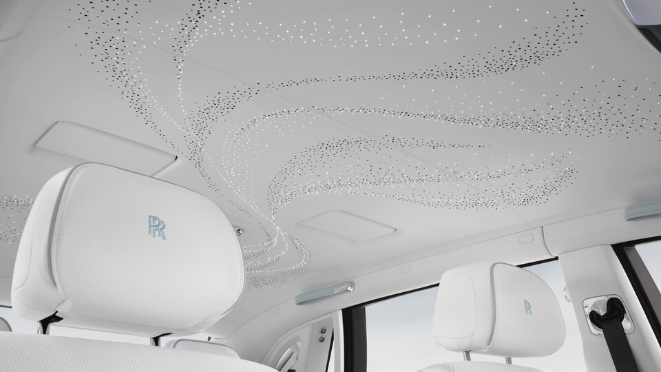 "120주년 환희의 여신상 헌사" 롤스로이스, 프라이빗 컬렉션 ‘팬텀 신틸라’ 공개