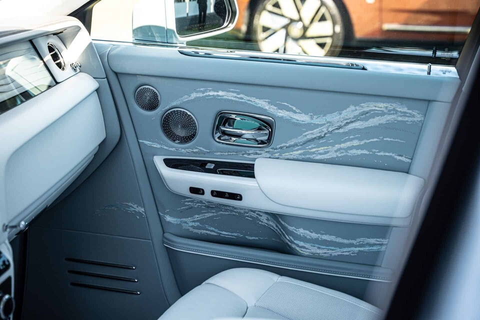 "120주년 환희의 여신상 헌사" 롤스로이스, 프라이빗 컬렉션 ‘팬텀 신틸라’ 공개