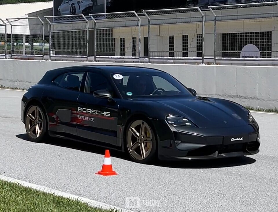 전기차도 포르쉐는 달랐다... 나만의 드림카를 찾을 수 있는 'PWRS 2024'