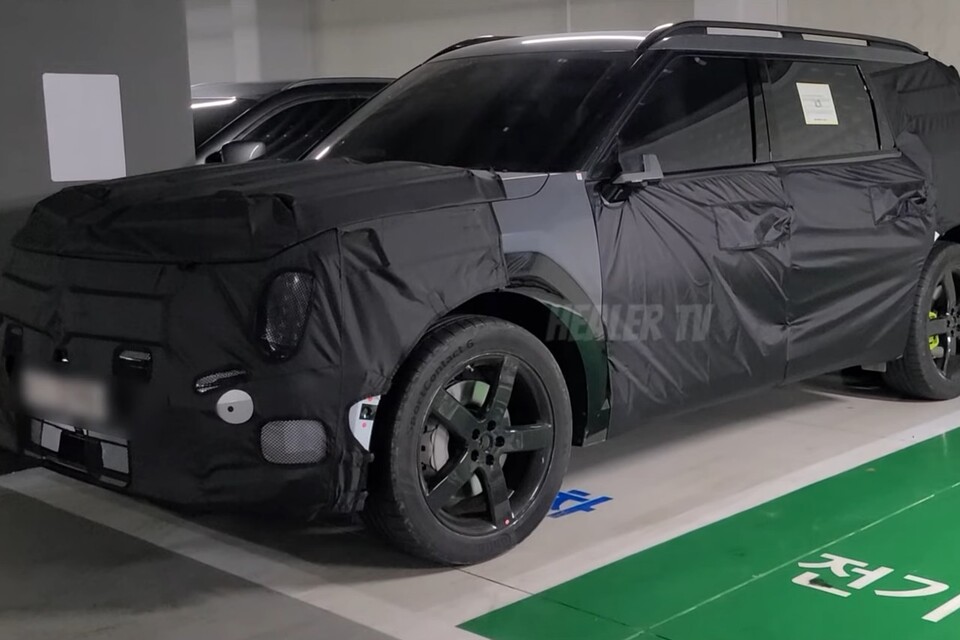 스포티한 느낌 더욱 강해졌다! 실내 디자인 공개된 기아 'EV9 GT', GT라인과 차이는?