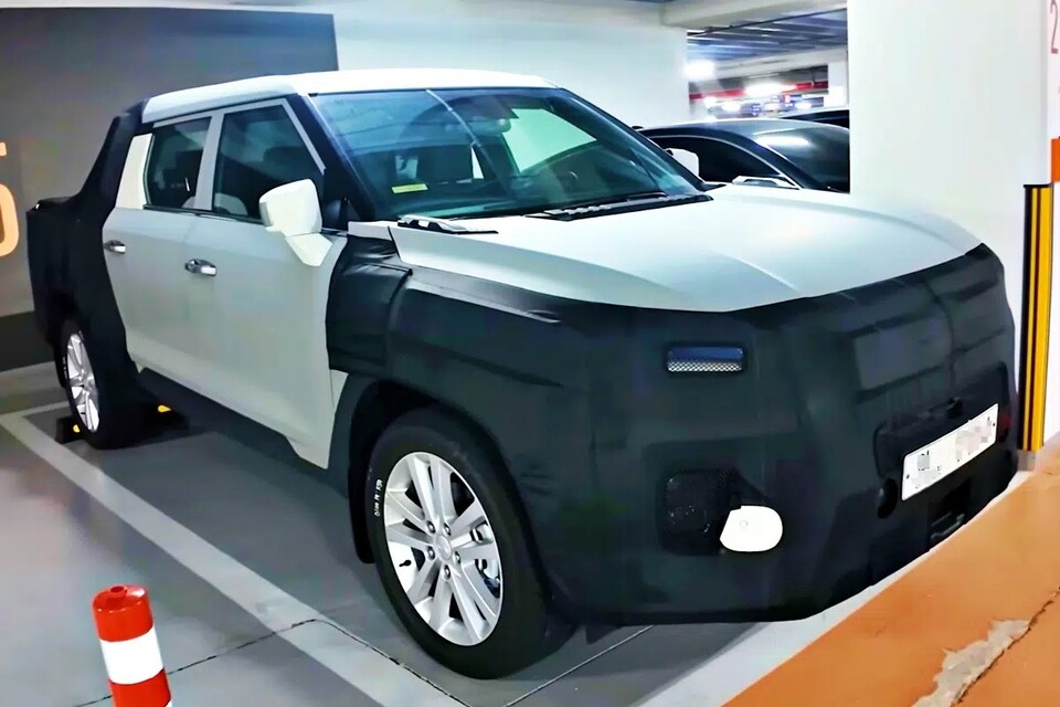 4천만원대에 나와줄까? 출시 앞둔 KGM 전기 픽업트럭 'O100', 실물은 이런 모습!