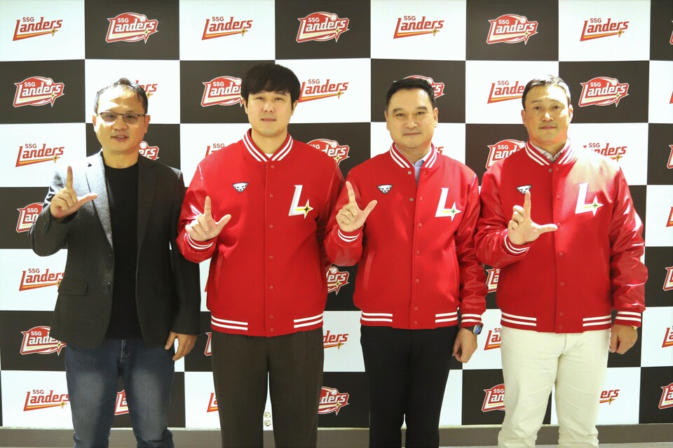 최정, SSG '4년 110억원' FA 계약...KBO 다년 계약 총액 신기록 작성