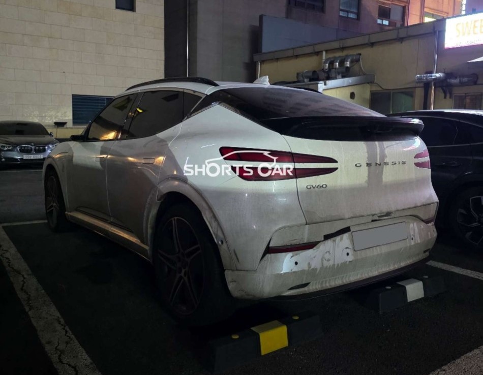 "형광빛 고성능 브레이크 눈길" 제네시스, 신형 'GV60 퍼포먼스' 실물 포착