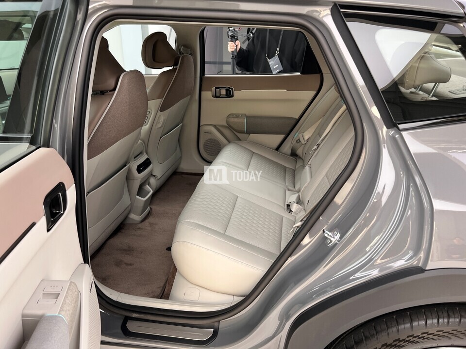 "실내가 K5 만큼 넓어" 기아 최초의 전기 세단 'EV4', 실내 제원 총정리