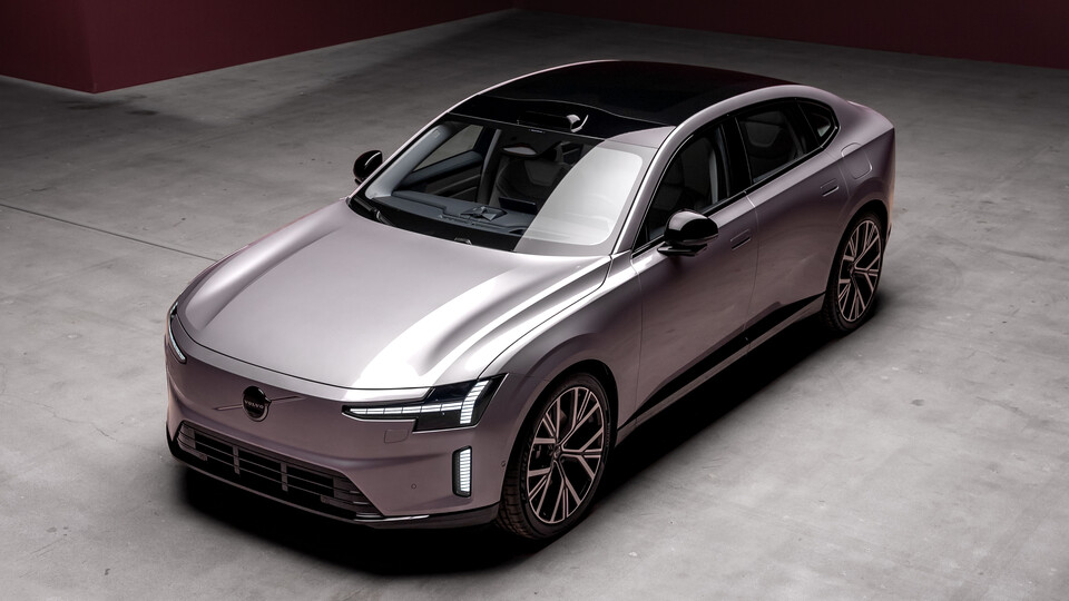 "세단+패스트백+SUV" 볼보, 플래그십 전기차 'ES90' 최초 공개. 1회 충전 700km 주행