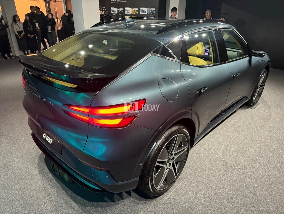 "차이 압도적이네" 제네시스 GV60 vs 벤츠 EQA, 국산·수입 전기차 승자는?