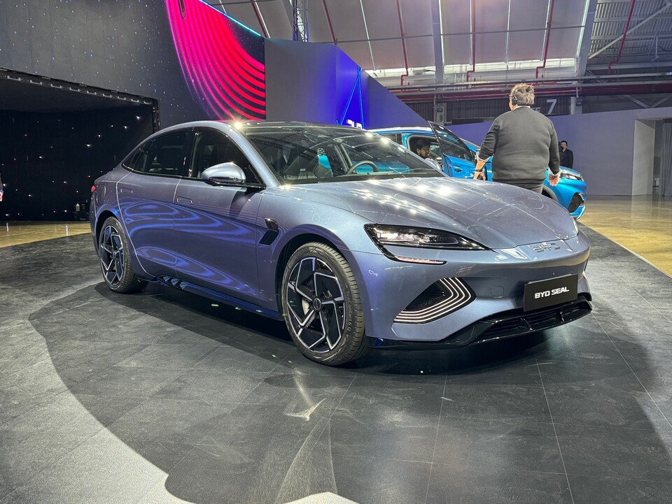 [2025 서울모빌리티쇼] BYD코리아, 전기 세단 씰 공개. 가격은 4,750~ 5,250만 원 사이 유력