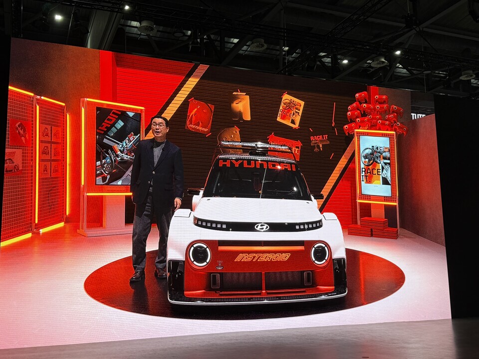 Hyundai Unveils Futuristic EV Concept ‘INSTEROID’ at 2025 Seoul ...