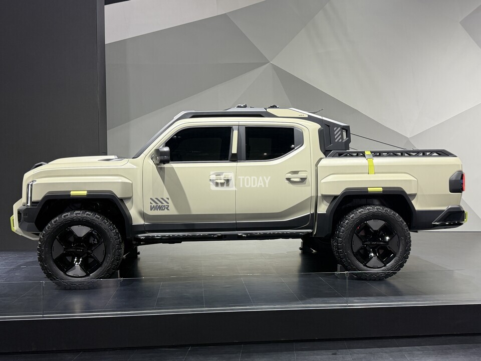 Kia Unveils ‘Tasman Weekender’ Concept Pickup at 2025 Seoul Mobility ...