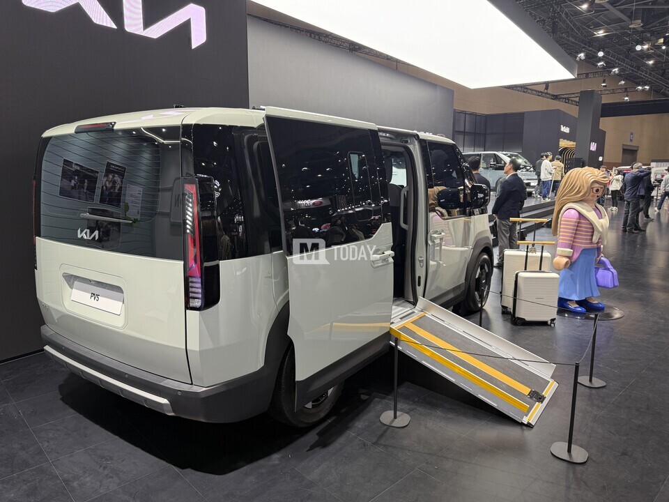 Kia Unveils Production Version of PV5 at 2025 Seoul Mobility Show ...
