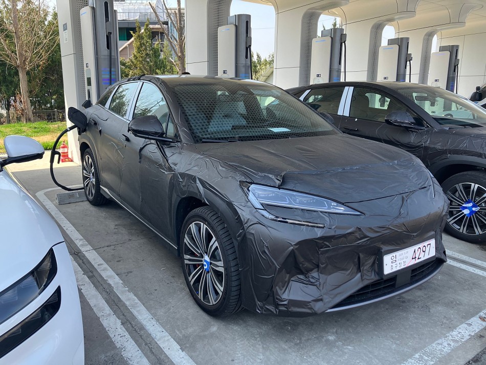 BYD 씨라이언7 vs 기아 EV5, 하반기 전기 SUV 시장 격돌 예고