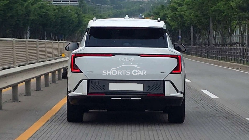 "스포티지 대신 사볼까?" 기아, 전기 SUV 'EV5 GT-라인' 포착. 예상 가격은?