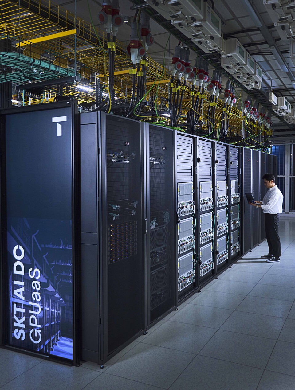SKT, ‘B200 고속도로’ 깐다...GPUaaS ‘해인(海印)’ 가동