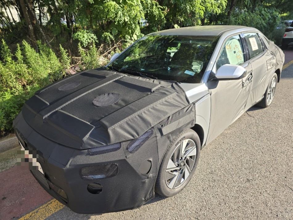 "아반떼의 역대급 변신" 현대차, 준중형 세단 '아반떼 풀체인지(CN8)' 포착