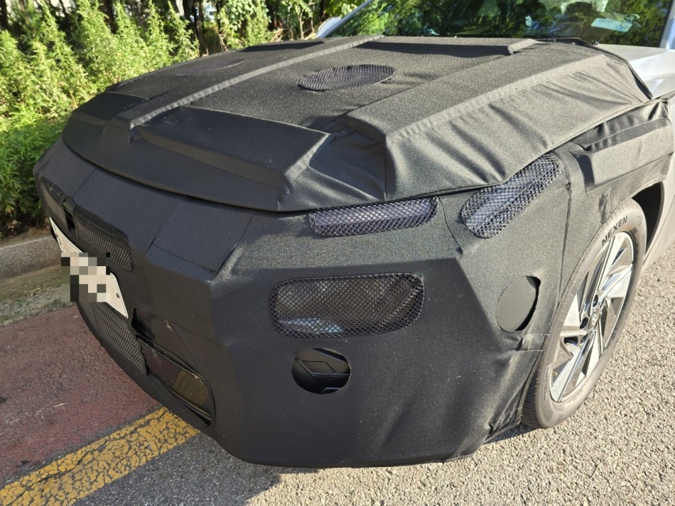 "아반떼의 역대급 변신" 현대차, 준중형 세단 '아반떼 풀체인지(CN8)' 포착