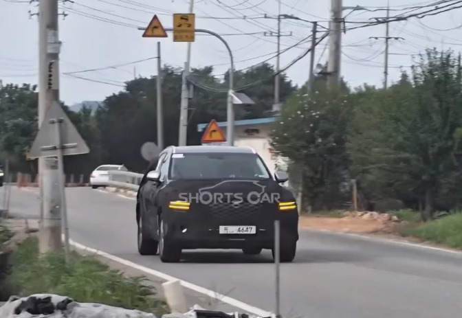 제네시스 ‘GV80 하이브리드’ 포착…연비 최대 13.5km/L 예상