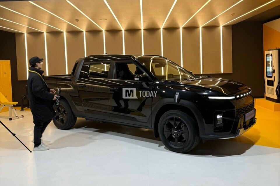 액티언 HEV·무쏘 EV 인기로 극복! KGM, 8월 총 판매 8,860대 기록. 전년 比 9% 성장