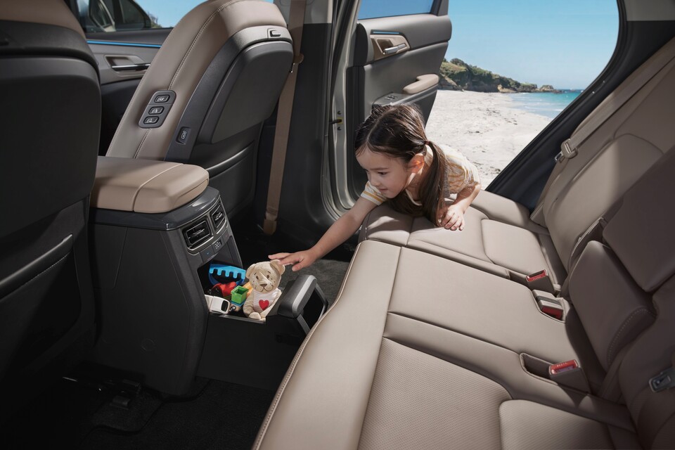 "1회 충전 460km 주행" 기아, '더 기아 EV5' 국내 최초 공개. 가격은 4,855만원부터