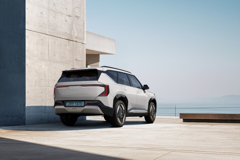 "1회 충전 460km 주행" 기아, '더 기아 EV5' 국내 최초 공개. 가격은 4,855만원부터