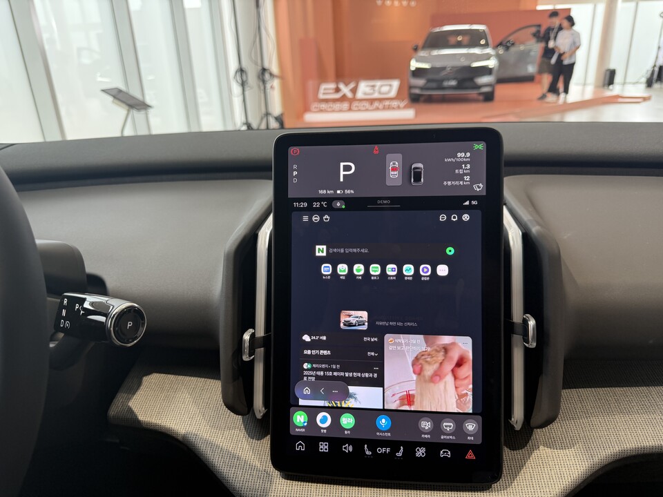 볼보 최초의 전기 크로스컨트리 EX30CC, 일반 모델과의 차이점은?