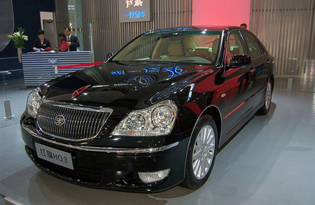 중국 최초의 자동차회사 홍기가 만든 HQ3 세단