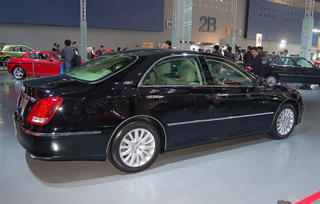 중국 최초의 자동차회사 홍기가 만든 HQ3 세단